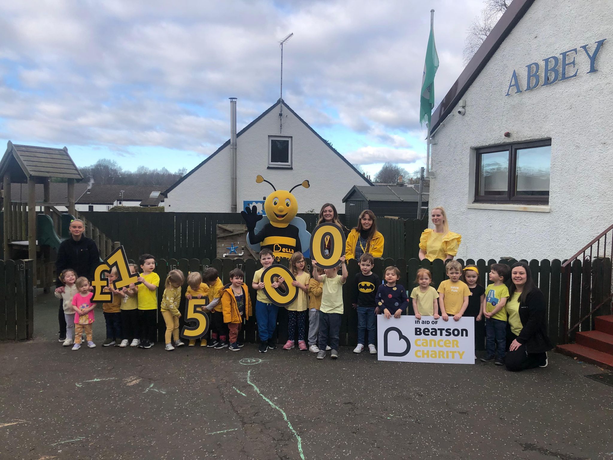 Renfrewshire nursery kids ‘welly waddle’ to show support for teacher ...