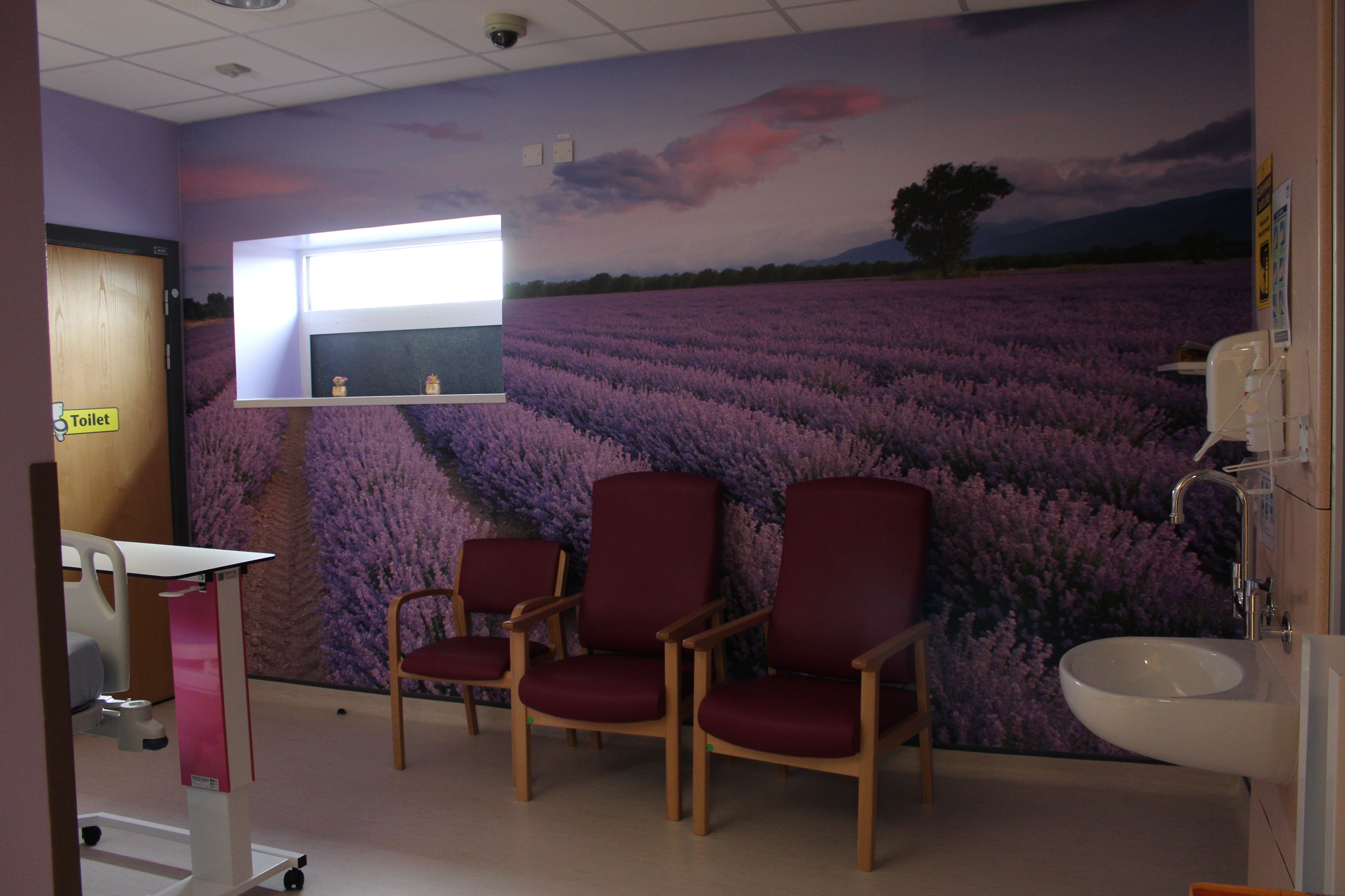 Rangers legend Willie Henderson visits renovated cancer treatment rooms ...